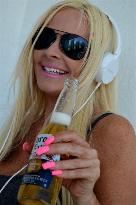 Busty Blonde Hottie Kelley Cabbana Enjoys Showing Her Big Boobs 20 Photos