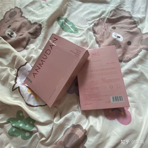 美白补水面膜，淡化痘印斑点，一段时间了，一直回购，皮肤变白了好多，也很补水，痘印也淡化了，哈哈，想变白的姐妹们，可以试一试哦。 知乎