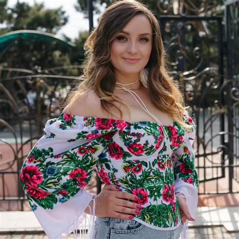 Юлия Яновская Yanovskaya Yulia • Threads Say More