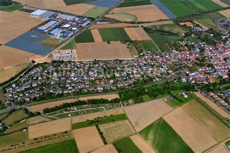 Kürnach von oben Wohngebiet einer Einfamilienhaus Siedlung am Rande