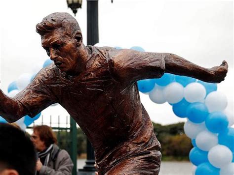 Fotos De La Estatua De Lionel Messi En Buenos Aires Curiosidades De