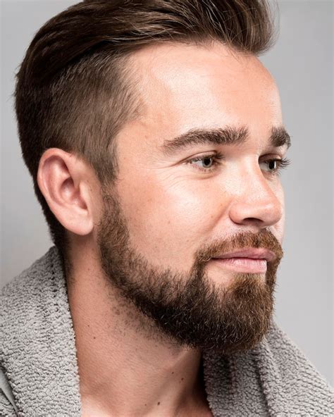 수염 이미지 Freepik에서 무료 다운로드