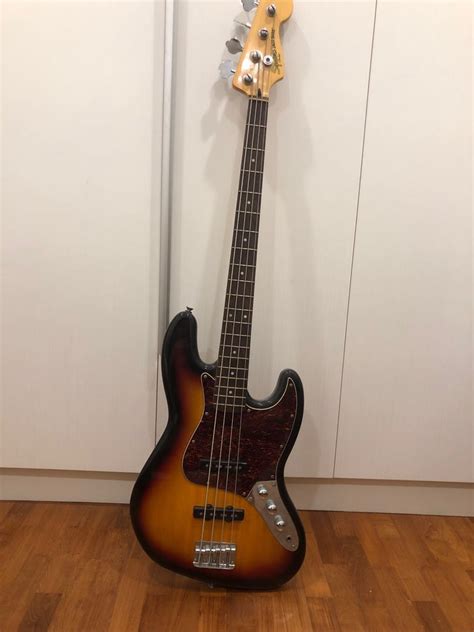 Squier Vintage Modified Jazz Bass Hobbies And Toys Music And Media