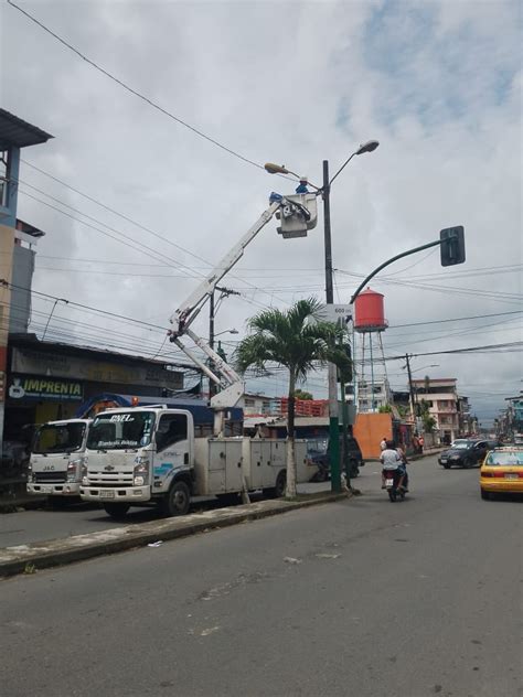 Mantenimiento de lámparas para mejorar el alumbrado público Gobierno