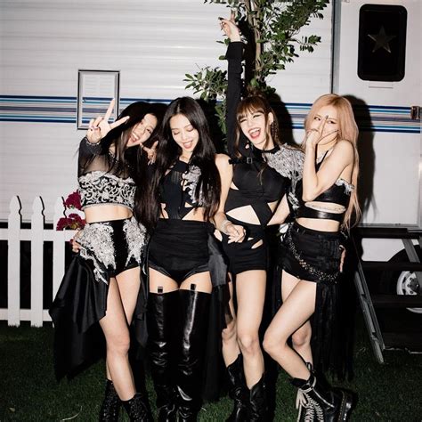 Blackpinks Lisa Draws Attention As Netizens Notice Her Iconic Fashion