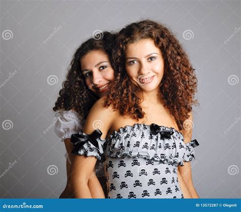 Embrassement Sexy De Jumeaux Image Stock Image Du Identique Rapport