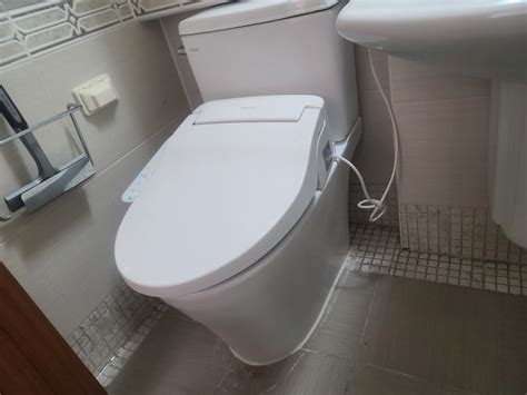 성남 판교 운중동 산운마을 9단지 노블랜드아파트 거실 화장실 양변기 원피스에서 투피스 양변기로 설치 양변기교체 하는 업체