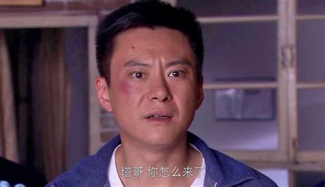 【小蝶看影视】兄弟车行：黑老大闹事，哪料老板不好惹，片区老大的拜把子兄弟粉丝数37096作品数23968 片花视频 免费在线观看 爱奇艺