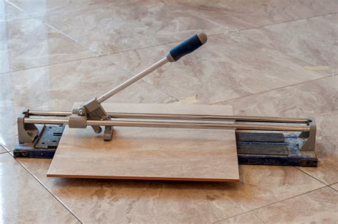 도 기 타일 그리고 Tiler 위한 도구입니다 바닥 타일 설치 홈 개선 혁신세라믹 절단 도구 개선에 대한 스톡 사진 및 기타 이미지 Istock