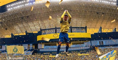 تصاویر هیجان انگیز از مراسم معارفه رونالدو در النصر نورافشانی در