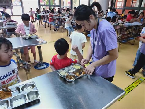 锦旗飘飘 情谊暖暖新闻中心苏州高新区实验小学校教育集团成大校区