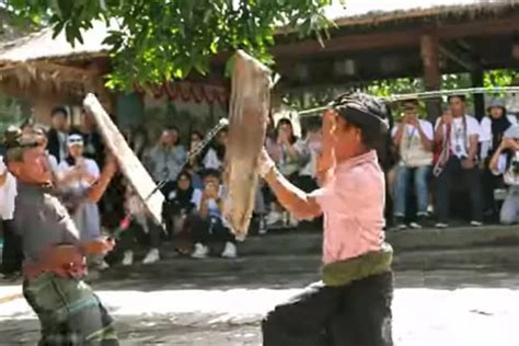 Destinasi Wisata Budaya Desa Sade Menyusuri Jejak Adat Suku Sasak