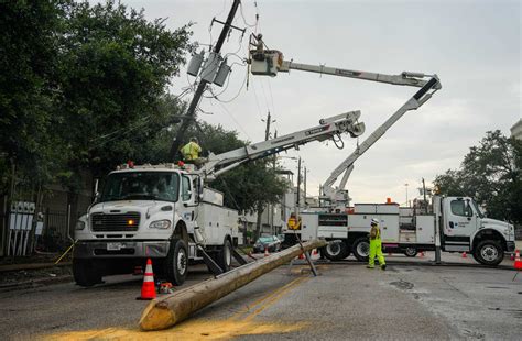 More Than 860k Centerpoint Customers Remain Without Power In The