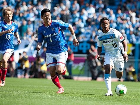 激しさ戻った横浜fm・栗原勇蔵の、“跳ね返す”力が日本を救う日。 サッカー日本代表 Number Web ナンバー