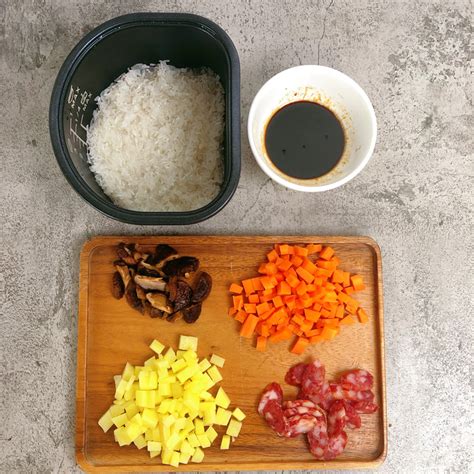 电饭锅版煲仔饭怎么做 电饭锅版煲仔饭的做法 豆果美食