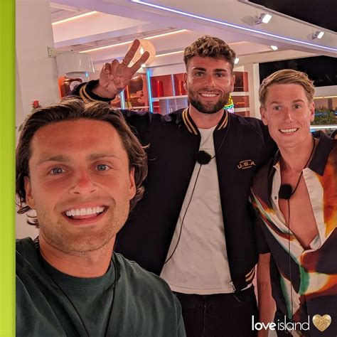 Love Islands Maxwell Claims Casey And Tom Used Instagram