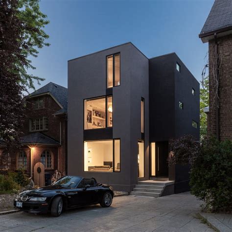Post Architecture Overhauls Slender Urban Home In Toronto