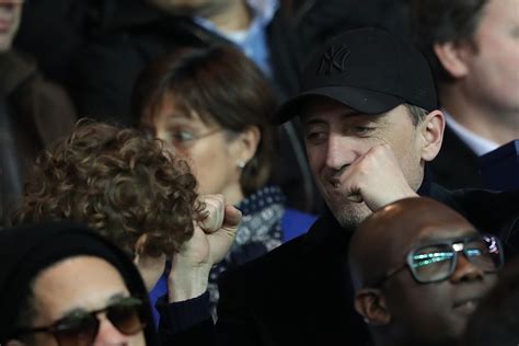Photo Gad Elmaleh Et Son Nouveau Isaac People Assiste Au Match De