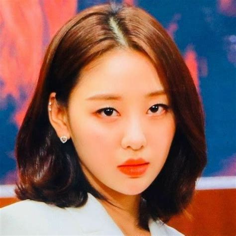 Yves Loona Profiles