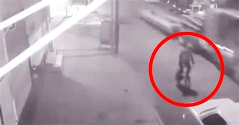 Captan momento en que tráiler atropella a un abuelito en bicicleta