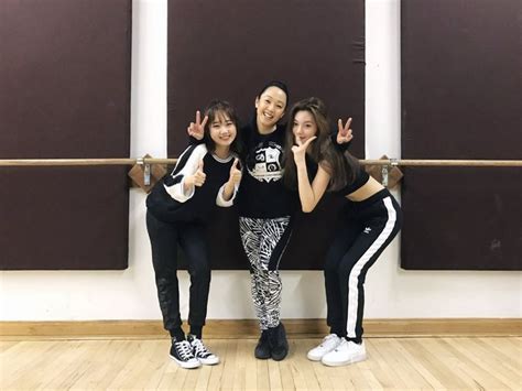 Pin By ㄱㅎ On Weki Meki Instagram Posts Mirror Selfie Instagram