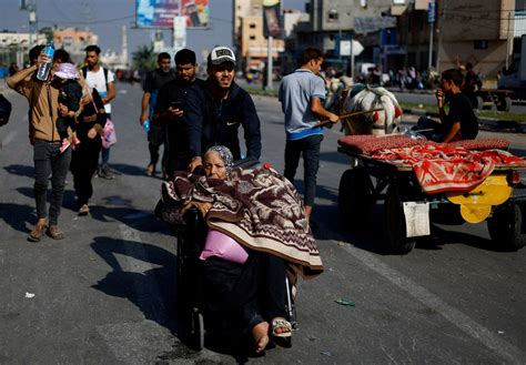 Thousands Of Civilians Flee Northern Gaza November 8 2023 Reuters