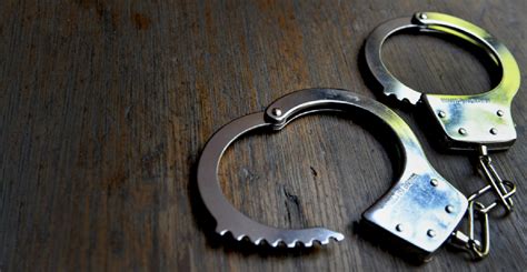 上海一男子为吃“霸王餐”竟多次吞下打火机，涉寻衅滋事罪被批捕 周到