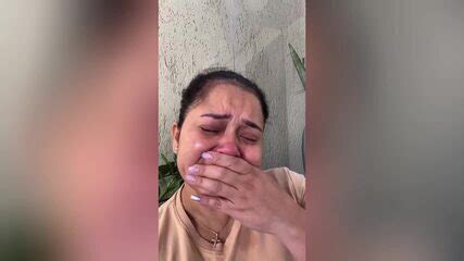 Mãe de influencer que morreu em acidente chora ao falar da dor de