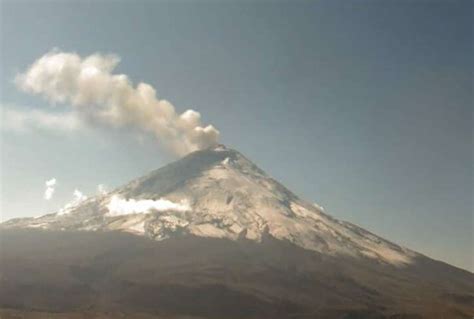 Nuevamente Se Observa La Emisión De Gases Y Ceniza Del Volcán Cotopaxi