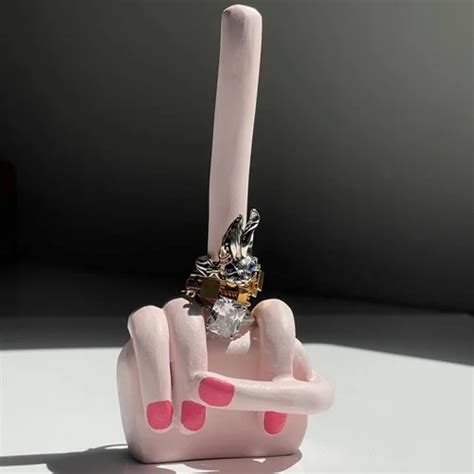 دکوری انگشت بی ادب