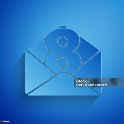 파란색 배경에 격리 된 3 월 8 일 아이콘으로 봉투를 잘라 냅니다 메시지 사랑 편지 사랑과 로맨스 국제 해피 우먼의 날 종이 아트 스타일입니다 벡터 일러스트레이션 2월에