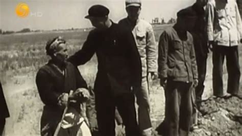 王恩茂关心乡亲们的日常生活，与农民同吃同住同劳动凤凰网视频凤凰网