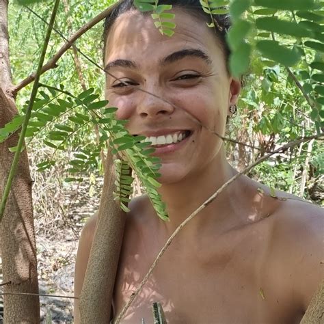 Anne Gabrielle Araujo Youtube