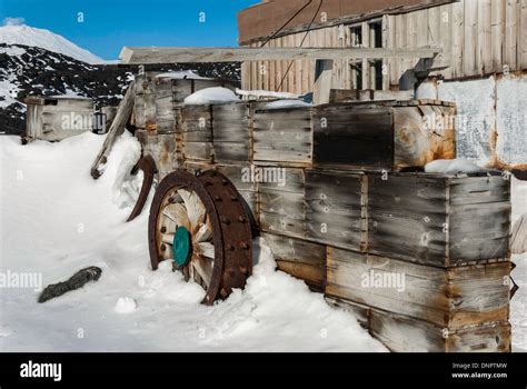 Outside Shackleton S Nimrod Expedition Hut Cape Royds Ross Sea Stock