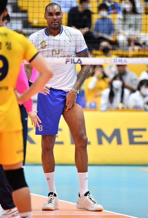 우리카드 아가메즈 부상 이탈에도 승…kb손보 8연패 수렁 공감언론 뉴시스통신사