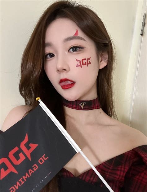 한스사마 노데스로 잘하네… 치지직 에펨코리아