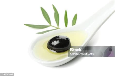 올리브 오일 올리브 잎을 흰색 배경에 분리한 세라믹 숟가락 0명에 대한 스톡 사진 및 기타 이미지 0명 그릇 델리카트슨