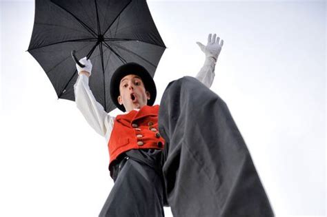 Clown Olli Angebot Familienprogramm Stelzenläufer Abendprogramm