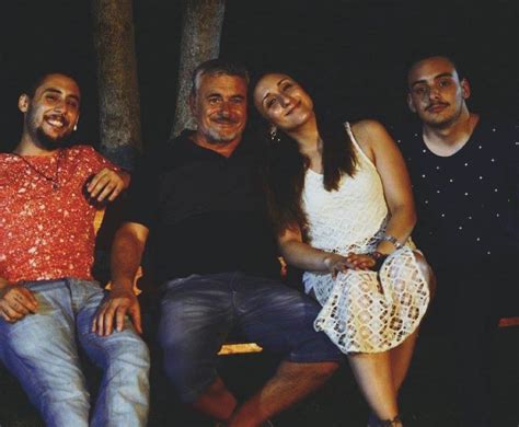Padre De Tres Adolescentes Y Apasionado Del Teatro En Todas Sus Facetas