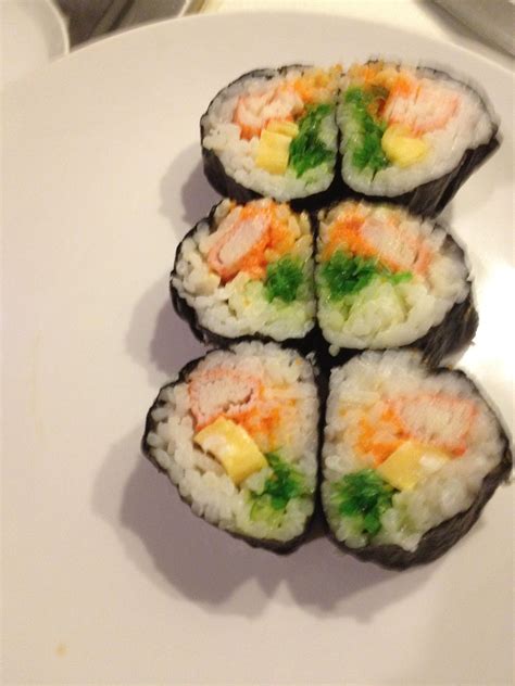 How To Make Japanese Maki Sushi With Tamago Yaki Egg Sushi Sushi Recipes Hawaiian Food