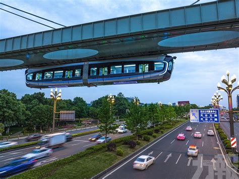 中國首條懸掛式列車武漢試跑 最高時速60公里 可容納220人 澳門力報官網