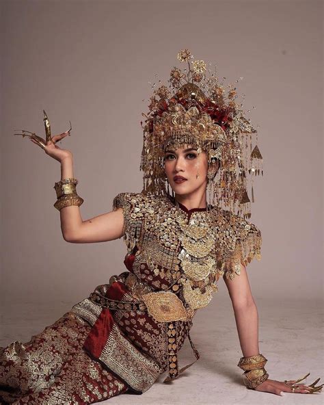 The Royal Attire Of Srivijaya Kingdom Indonesia Traditional