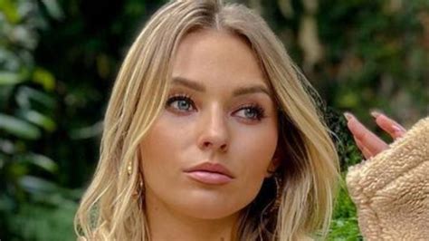 Irina Baeva Impone Tendencia Con Este Look ‘colegiala La Sabrosita