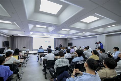 江苏省电机工程学会 学会动态 省电机工程学会举办《人工智能发展趋势及大模型带来的产业变革》技术讲座