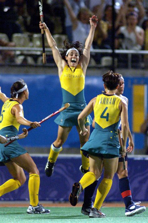 9 Hot Sexy Rechelle Hawkes Bikini Pics