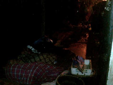 Dampak Banjir Di Kampung Pulo Puluhan Warga Tidur Di Emperan Toko