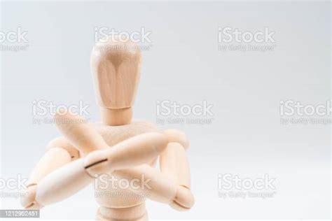 거부 제스처 나무 더미 흰색 배경에 손을 교차 개체 또는 텍스트에 대한 공간을 복사 개념에 대한 스톡 사진 및 기타 이미지