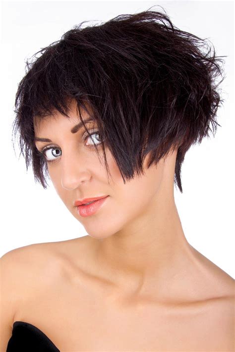 Fransige Kurzhaarfrisur Mit Kurzem Pony Kurzhaarfrisuren Mit Pony