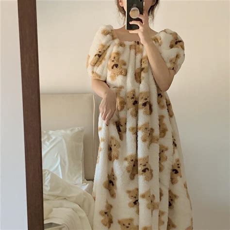 윈썸플레이 곰곰 수면 원피스 잠옷 파자마 곰돌이 극세사 겨울 데일리 홈웨어 귀여운 실내복 임산부