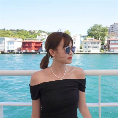 我每天都想離職的原因… 我隔壁同事每天花至少三小時在上班時候玩踩地雷、兩小時滑手機：）